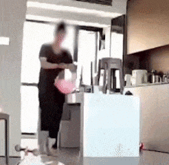 跨年夜放飞气球发生燃爆，抠破它也会爆炸！ — 新京报