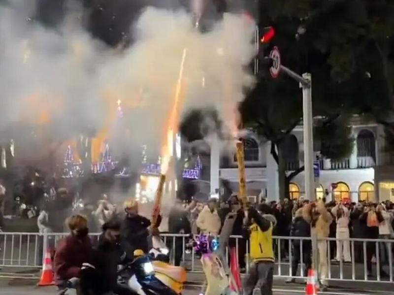 跨年夜放飞气球发生燃爆，抠破它也会爆炸！ — 新京报